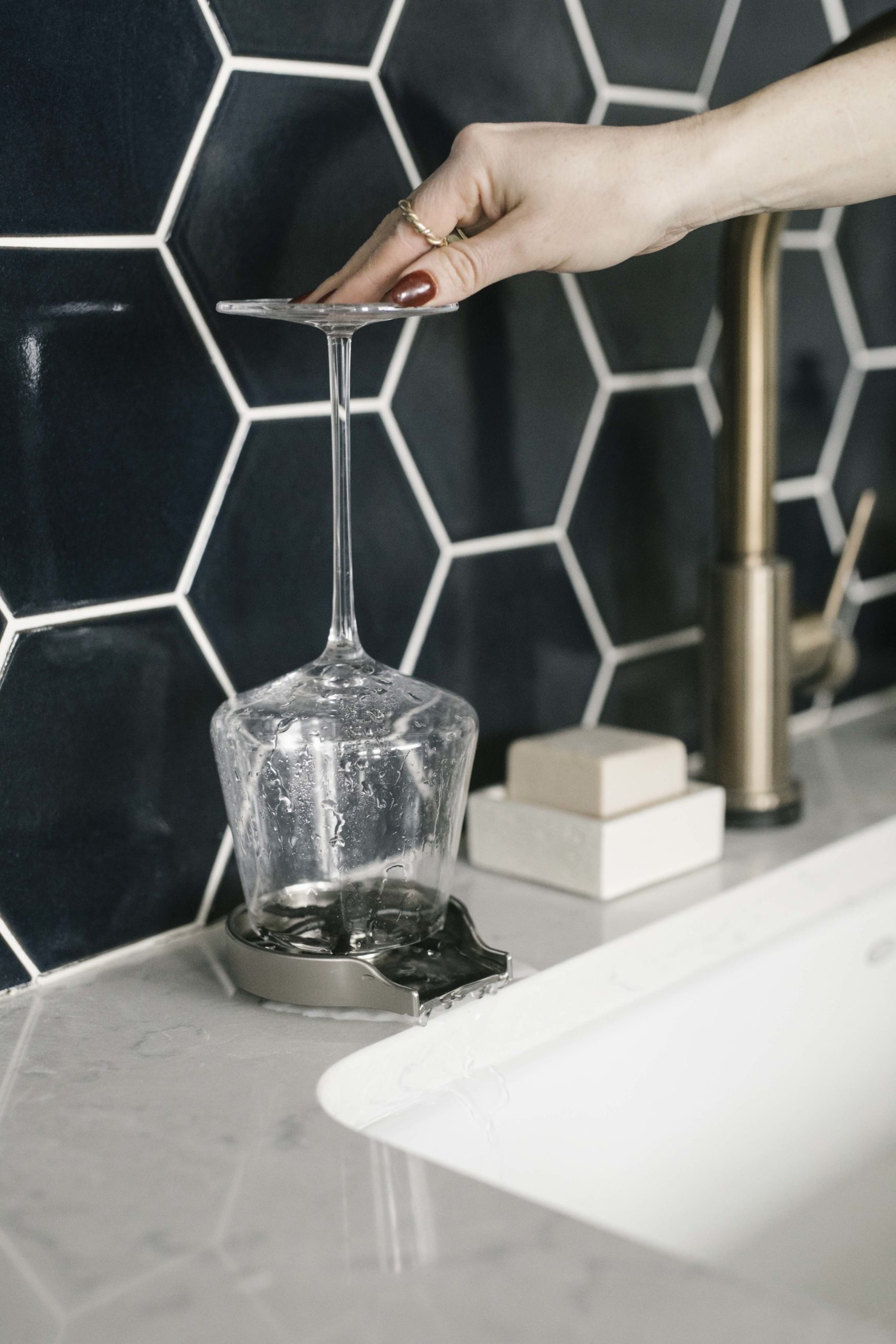 A No-Fuss Way to Get Your Drinking Glasses Sparkling Clean - Wit ...