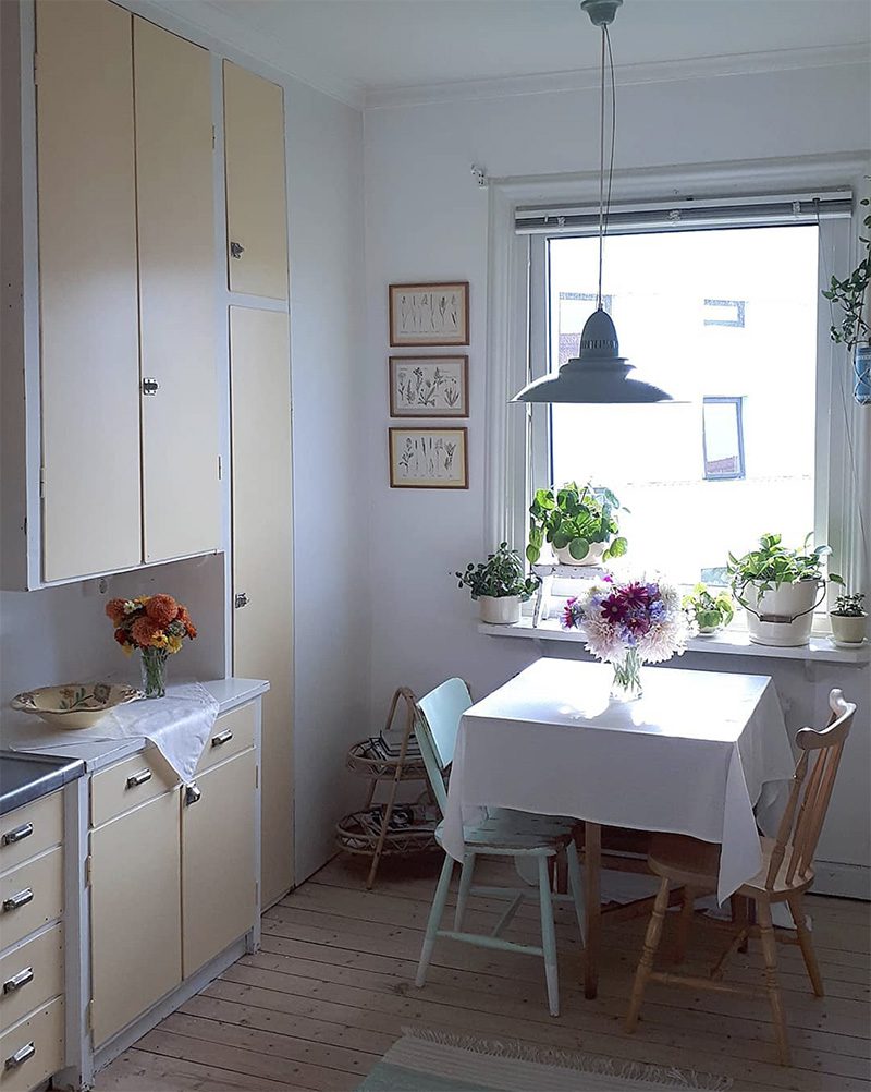 An Ode to the Dated Kitchens I Love | Wit & Delight